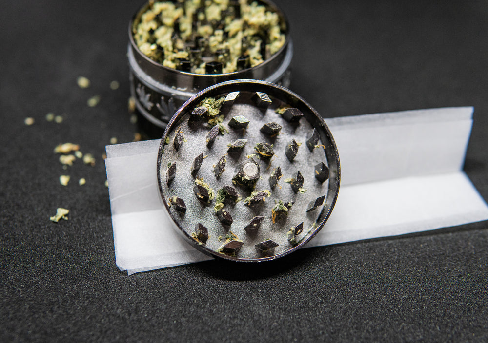 How To Clean A Weed Grinder – The Freeze Pipe
